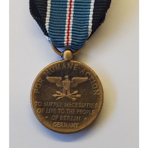U.S. HUMANE ACTION MEDAL - WARSTUFF.COM