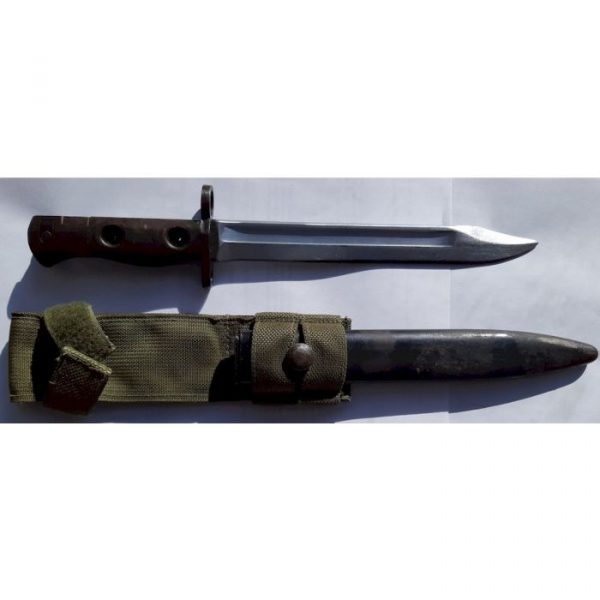 ORIGINAL 1966 CANADIAN ARMY C1 C2 FN BAYONET & FROG - WARSTUFF.COM